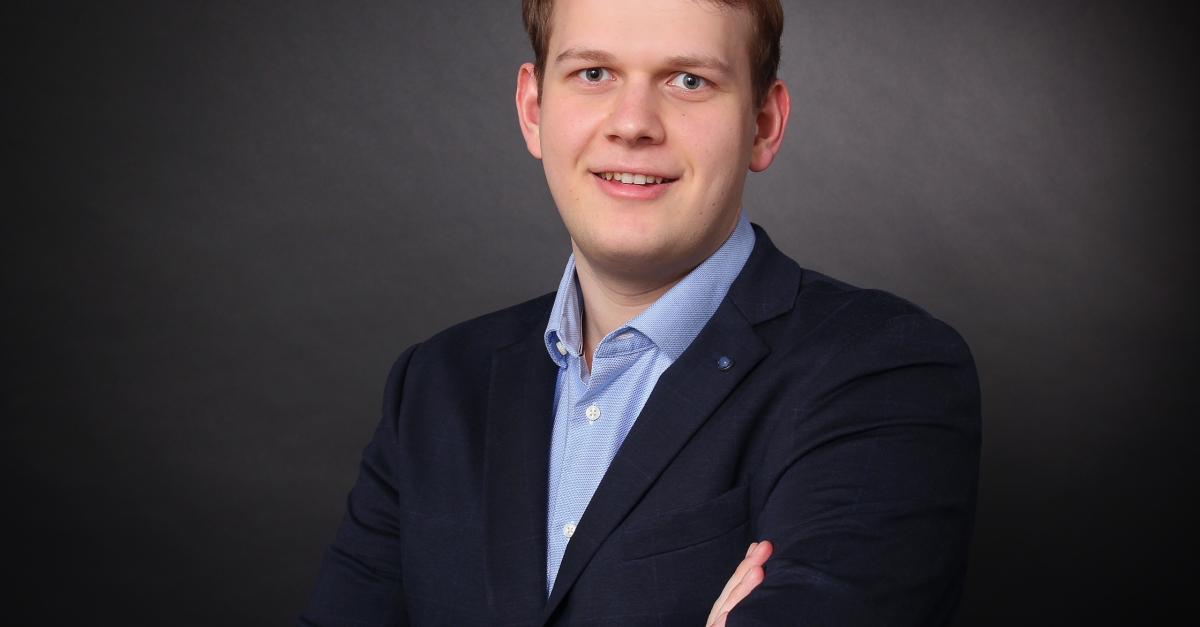 Philipp Albrecht spricht für die CDU. - White Lab